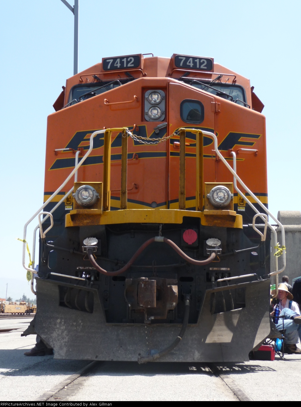BNSF 7412 Head-On-Looking Up